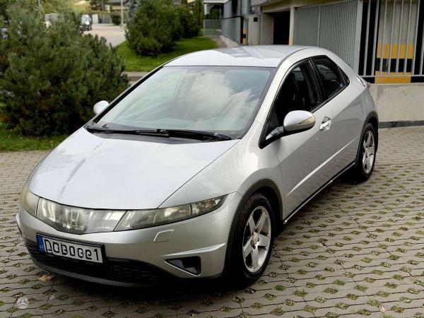 Pelēks Honda Civic 2008 Viļņa, ar dzinēja tilpumu 0.00 L un nobraukumu 157 tūkst. km par 1500 €, foto 2 vietnē AUTOMOTO.COM.LV
