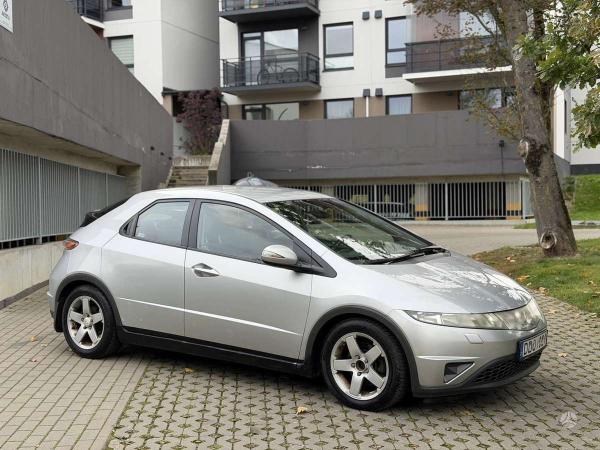 Pelēks Honda Civic 2008 Viļņa, ar dzinēja tilpumu 0.00 L un nobraukumu 157 tūkst. km par 1500 €, foto 3 vietnē AUTOMOTO.COM.LV
