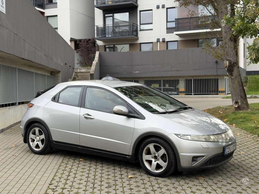 Pelēks Honda Civic 2008 Viļņa, ar dzinēja tilpumu 0.00 L un nobraukumu 157 tūkst. km par 1500 €, foto 4 vietnē AUTOMOTO.COM.LV