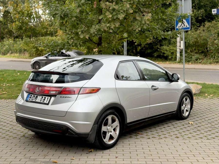 Pelēks Honda Civic 2008 Viļņa, ar dzinēja tilpumu 0.00 L un nobraukumu 157 tūkst. km par 1500 €, foto 6 vietnē AUTOMOTO.COM.LV