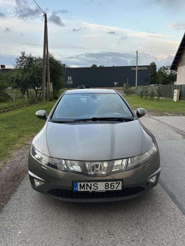 Pelēks Honda Civic 2008 Viļņa, ar dzinēja tilpumu 1.80 L un nobraukumu 341 tūkst. km par 1480 €, foto 1 vietnē AUTOMOTO.COM.LV