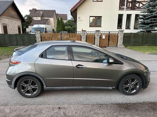 Pelēks Honda Civic 2008 Viļņa, ar dzinēja tilpumu 1.80 L un nobraukumu 341 tūkst. km par 1480 €, foto 3 vietnē AUTOMOTO.COM.LV