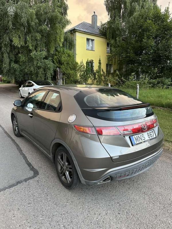 Pelēks Honda Civic 2008 Viļņa, ar dzinēja tilpumu 1.80 L un nobraukumu 341 tūkst. km par 1480 €, foto 6 vietnē AUTOMOTO.COM.LV