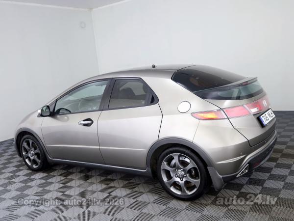 Grey Honda Civic 2008 in Tallinn, with an engine capacity of 1.80 L and mileage of 252 thousand km for 1299 €, photo 4 on AUTOMOTO.COM.LV