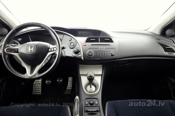 Grey Honda Civic 2008 in Tallinn, with an engine capacity of 1.80 L and mileage of 252 thousand km for 1299 €, photo 5 on AUTOMOTO.COM.LV