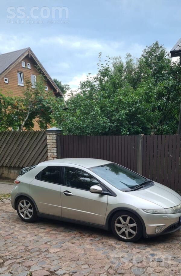 Grey Honda Civic 2008 in Jurmala, with an engine capacity of 1.80 L and mileage of 190 thousand km for 2500 €, photo 3 on AUTOMOTO.COM.LV