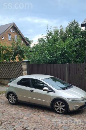 Grey Honda Civic 2008 in Jurmala, with an engine capacity of 1.80 L and mileage of 190 thousand km for 2500 €, photo 4 on AUTOMOTO.COM.LV