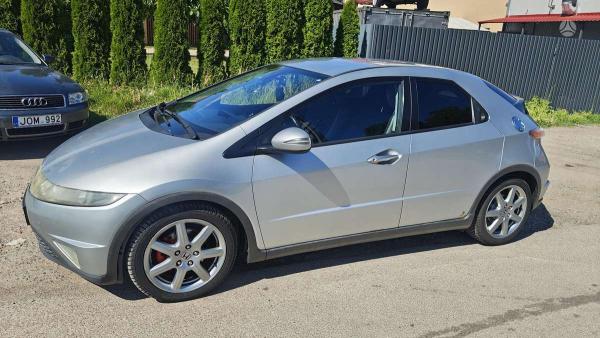 Grey Honda Civic 2008 in Kaunas, with an engine capacity of 2.20 L and mileage of 360 thousand km for 2000 €, photo 1 on AUTOMOTO.COM.LV