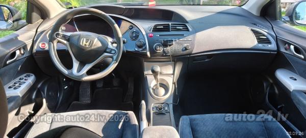 Grey Honda Civic 2008 in Keila, with an engine capacity of 1.30 L and mileage of 262 thousand km for 1500 €, photo 8 on AUTOMOTO.COM.LV