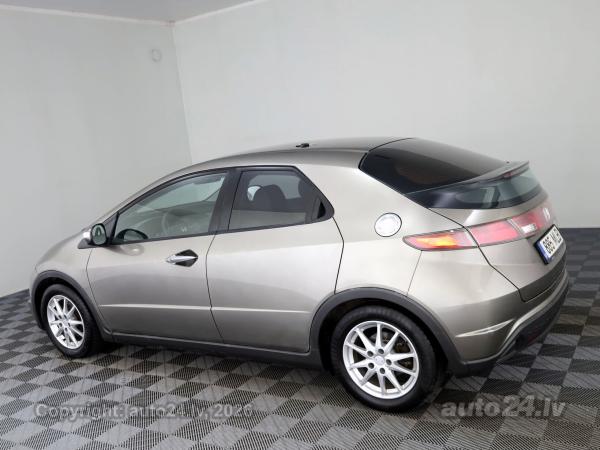 Grey Honda Civic 2008 in Tallinn, with an engine capacity of 1.30 L and mileage of 263 thousand km for 1999 €, photo 4 on AUTOMOTO.COM.LV