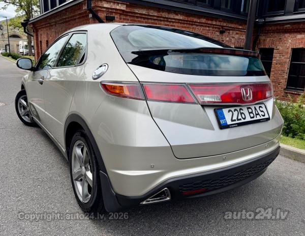 Pelēks Honda Civic 2008 Tallina, ar dzinēja tilpumu 1.80 L un nobraukumu 181 tūkst. km par 3499 €, foto 4 vietnē AUTOMOTO.COM.LV