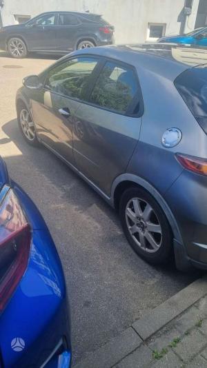 Pelēks Honda Civic 2008 Viļņa, ar dzinēja tilpumu 1.80 L un nobraukumu 305 tūkst. km par 1800 €, foto 3 vietnē AUTOMOTO.COM.LV
