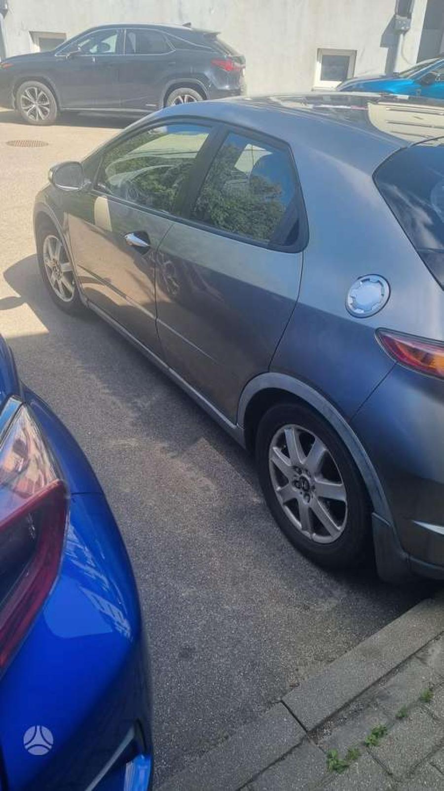 Pelēks Honda Civic 2008 Viļņa, ar dzinēja tilpumu 1.80 L un nobraukumu 305 tūkst. km par 1800 €, foto 3 vietnē AUTOMOTO.COM.LV