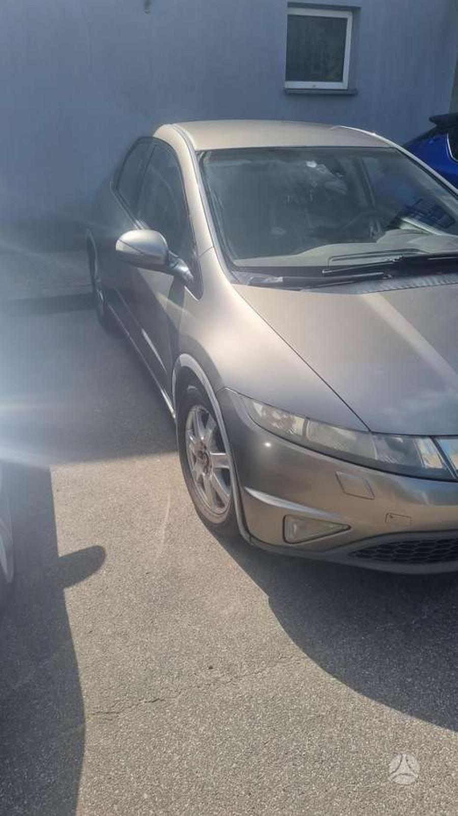 Pelēks Honda Civic 2008 Viļņa, ar dzinēja tilpumu 1.80 L un nobraukumu 305 tūkst. km par 1800 €, foto 5 vietnē AUTOMOTO.COM.LV