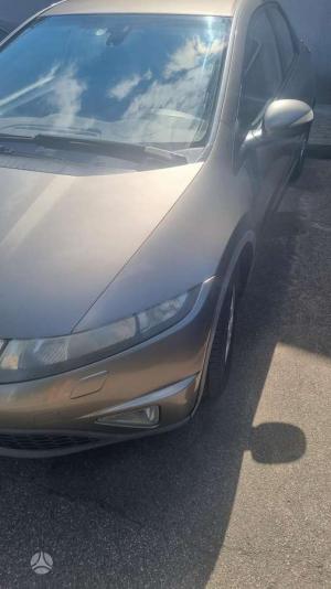 Pelēks Honda Civic 2008 Viļņa, ar dzinēja tilpumu 1.80 L un nobraukumu 305 tūkst. km par 1800 €, foto 6 vietnē AUTOMOTO.COM.LV