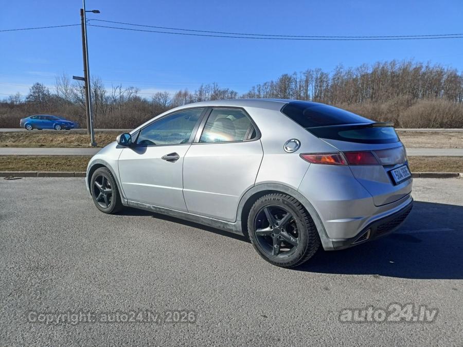Pelēks Honda Civic 2008 Tallina, ar dzinēja tilpumu 1.80 L un nobraukumu 189 tūkst. km par 2499 €, foto 5 vietnē AUTOMOTO.COM.LV