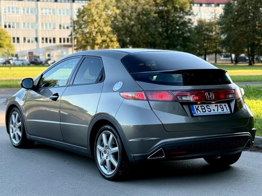 Pelēks Honda Civic 2008 Kauņa, ar dzinēja tilpumu 2.20 L un nobraukumu 324 tūkst. km par 2500 €, foto 5 vietnē AUTOMOTO.COM.LV
