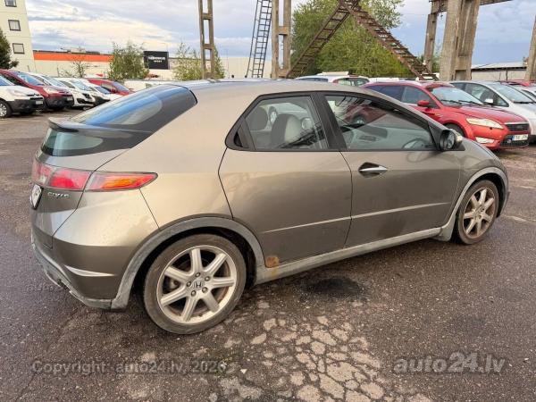 Honda Civic 2008 in Tallinn on AUTOMOTO.COM.LV Grey Honda Civic 2008 in Tallinn, with an engine capacity of 1.80 L and mileage of 305 thousand km for 599 €, photo 4 on AUTOMOTO.COM.LV