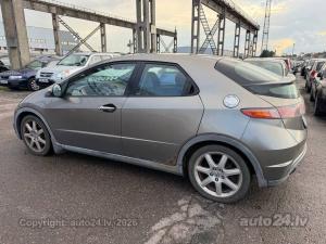 Grey Honda Civic 2008 in Tallinn, with an engine capacity of 1.80 L and mileage of 305 thousand km for 599 €, photo 5 on AUTOMOTO.COM.LV