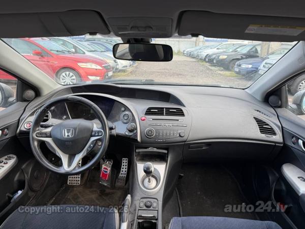 Honda Civic 2008 in Tallinn on AUTOMOTO.COM.LV Grey Honda Civic 2008 in Tallinn, with an engine capacity of 1.80 L and mileage of 305 thousand km for 599 €, photo 6 on AUTOMOTO.COM.LV