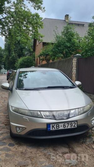 Grey Honda Civic 2008 in Jurmala, with an engine capacity of 1.80 L and mileage of 190 thousand km for 2500 €, photo 3 on AUTOMOTO.COM.LV