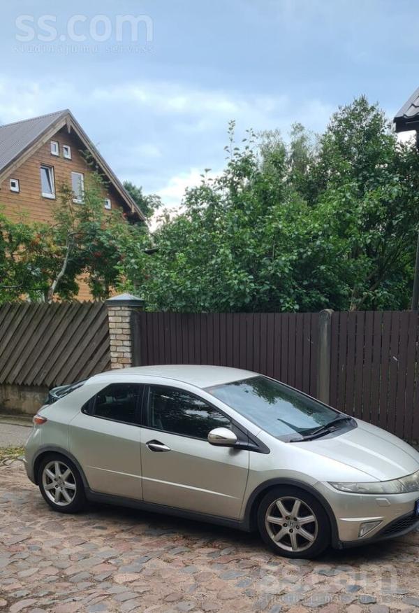 Honda Civic 2008 Jūrmala vietnē Pelēks Honda Civic 2008 Jūrmala, ar dzinēja tilpumu 1.80 L un nobraukumu 190 tūkst. km par 2500 €, foto 4 vietnē AUTOMOTO.COM.LV