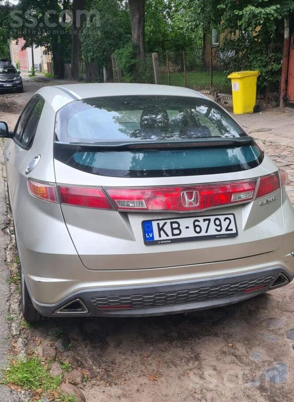 Honda Civic 2008 Jūrmala vietnē Pelēks Honda Civic 2008 Jūrmala, ar dzinēja tilpumu 1.80 L un nobraukumu 190 tūkst. km par 2500 €, foto 5 vietnē AUTOMOTO.COM.LV