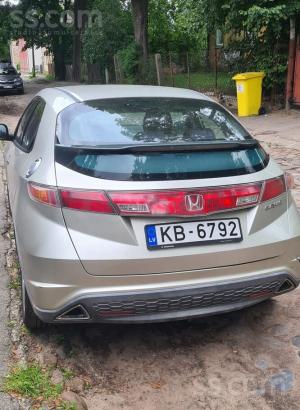 Grey Honda Civic 2008 in Jurmala, with an engine capacity of 1.80 L and mileage of 190 thousand km for 2500 €, photo 5 on AUTOMOTO.COM.LV