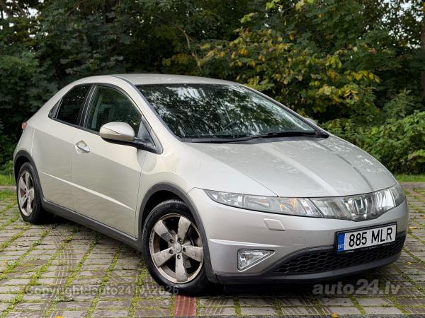 Honda Civic 2008 in Tallinn on AUTOMOTO.COM.LV Grey Honda Civic 2008 in Tallinn, with an engine capacity of 1.80 L and mileage of 189 thousand km for 2800 €, photo 8 on AUTOMOTO.COM.LV