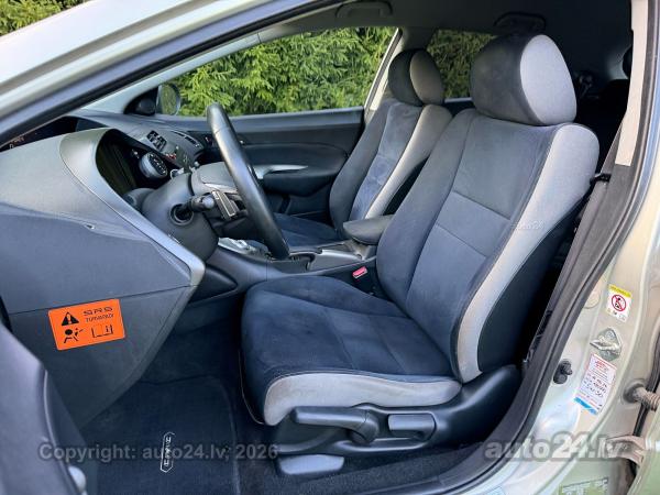 Honda Civic 2008 in Tallinn on AUTOMOTO.COM.LV Grey Honda Civic 2008 in Tallinn, with an engine capacity of 1.80 L and mileage of 189 thousand km for 2800 €, photo 10 on AUTOMOTO.COM.LV