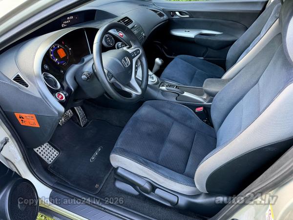 Honda Civic 2008 in Tallinn on AUTOMOTO.COM.LV Grey Honda Civic 2008 in Tallinn, with an engine capacity of 1.80 L and mileage of 189 thousand km for 2800 €, photo 11 on AUTOMOTO.COM.LV