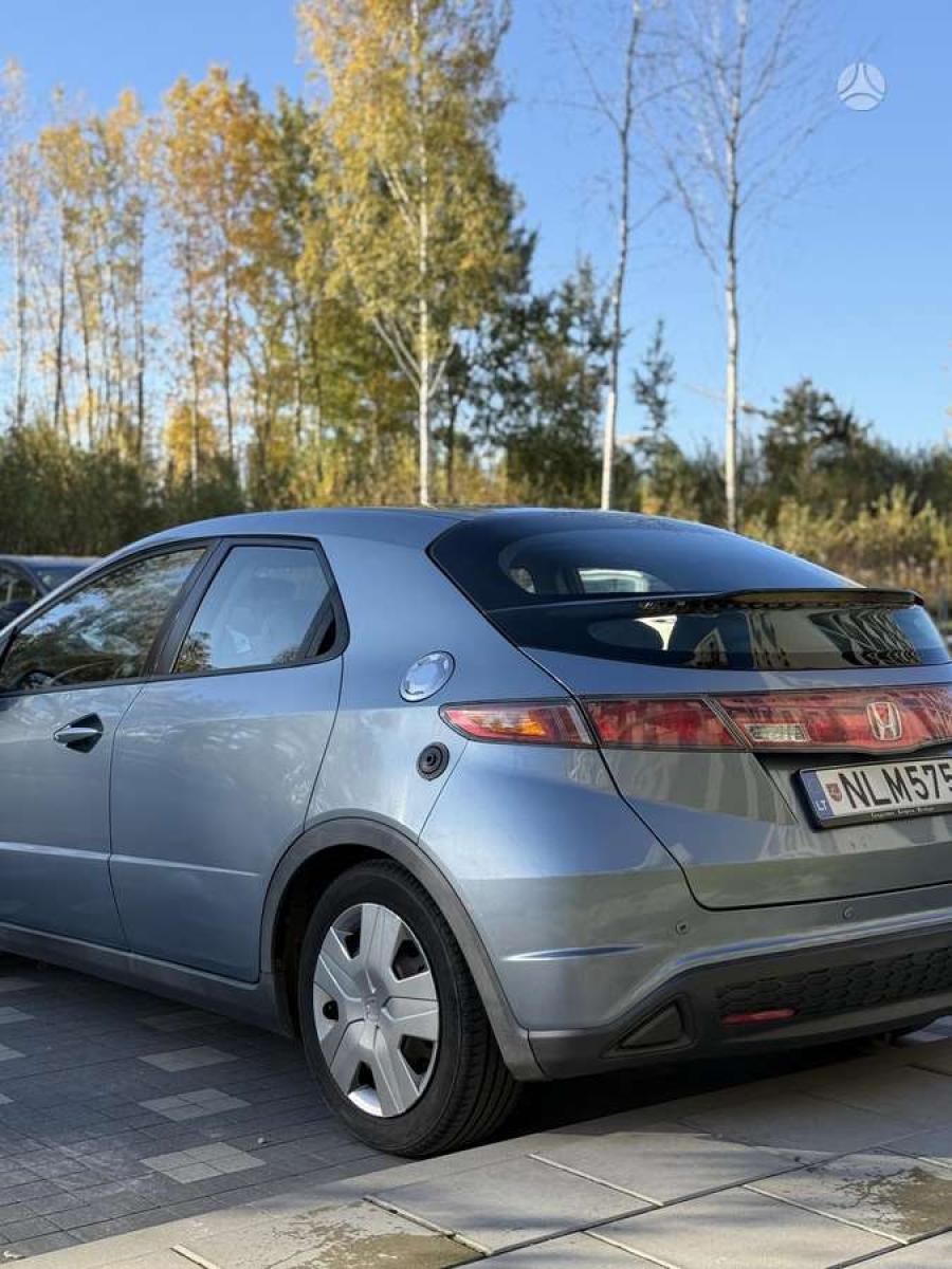 Grey Honda Civic 2008 in Vilnius, with an engine capacity of 1.34 L and mileage of 269 thousand km for 2150 €, photo 3 on AUTOMOTO.COM.LV