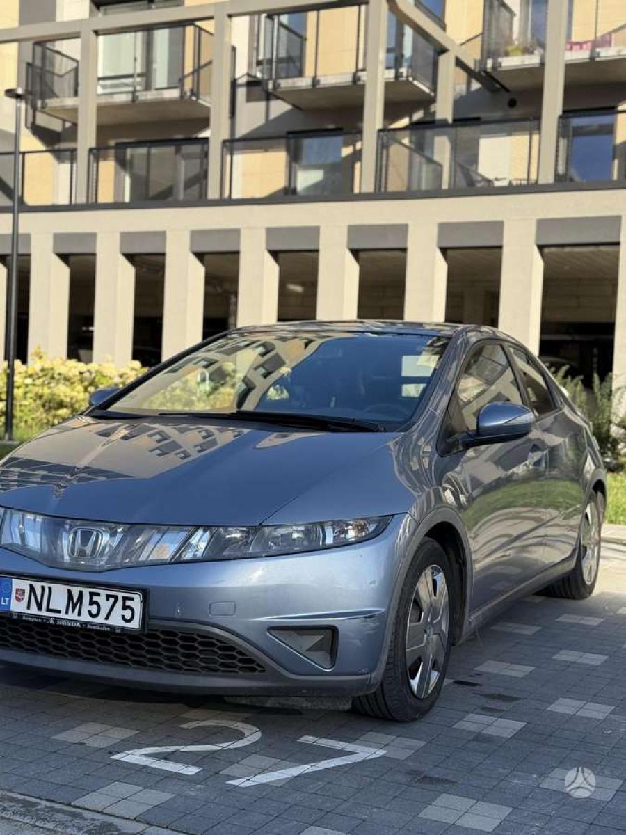 Grey Honda Civic 2008 in Vilnius, with an engine capacity of 1.34 L and mileage of 269 thousand km for 2150 €, photo 4 on AUTOMOTO.COM.LV