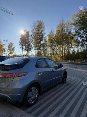 Grey Honda Civic 2008 in Vilnius, with an engine capacity of 1.34 L and mileage of 269 thousand km for 2150 €, photo 5 on AUTOMOTO.COM.LV