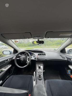 Grey Honda Civic 2008 in Vilnius, with an engine capacity of 1.34 L and mileage of 269 thousand km for 2150 €, photo 6 on AUTOMOTO.COM.LV