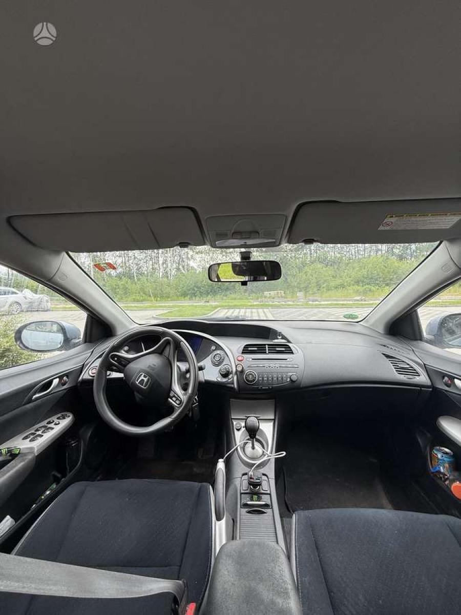 Grey Honda Civic 2008 in Vilnius, with an engine capacity of 1.34 L and mileage of 269 thousand km for 2150 €, photo 6 on AUTOMOTO.COM.LV