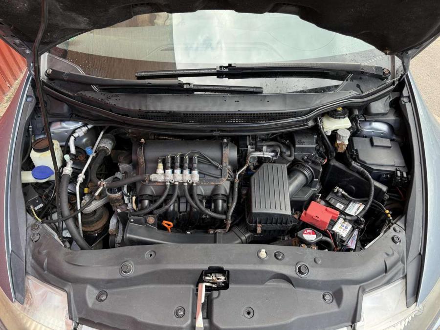 Grey Honda Civic 2008 in Vilnius, with an engine capacity of 1.34 L and mileage of 269 thousand km for 2150 €, photo 7 on AUTOMOTO.COM.LV