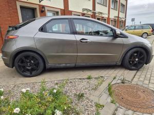 Grey Honda Civic 2008 in Vilnius, with an engine capacity of 2.20 L and mileage of 304 thousand km for 1850 €, photo 4 on AUTOMOTO.COM.LV