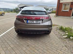 Grey Honda Civic 2008 in Vilnius, with an engine capacity of 2.20 L and mileage of 304 thousand km for 1850 €, photo 6 on AUTOMOTO.COM.LV