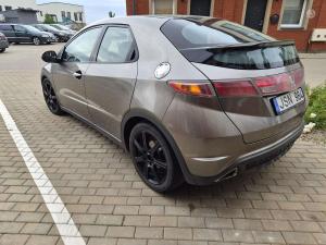 Grey Honda Civic 2008 in Vilnius, with an engine capacity of 2.20 L and mileage of 304 thousand km for 1850 €, photo 7 on AUTOMOTO.COM.LV