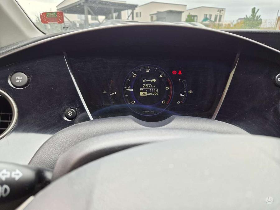 Grey Honda Civic 2008 in Vilnius, with an engine capacity of 2.20 L and mileage of 304 thousand km for 1850 €, photo 10 on AUTOMOTO.COM.LV