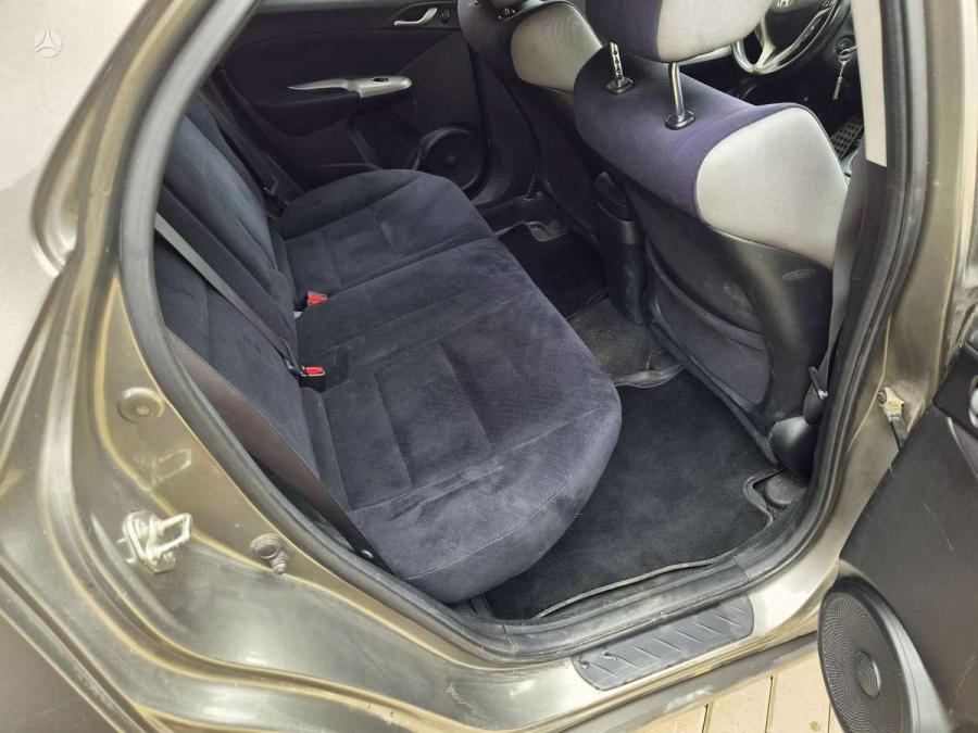 Grey Honda Civic 2008 in Vilnius, with an engine capacity of 2.20 L and mileage of 304 thousand km for 1850 €, photo 12 on AUTOMOTO.COM.LV