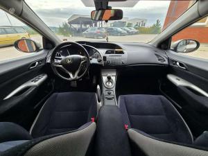 Grey Honda Civic 2008 in Vilnius, with an engine capacity of 2.20 L and mileage of 304 thousand km for 1850 €, photo 14 on AUTOMOTO.COM.LV