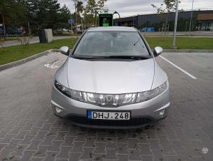 Grey Honda Civic 2008 in Vilnius, with an engine capacity of 1.80 L and mileage of 293 thousand km for 3450 €, photo 3 on AUTOMOTO.COM.LV