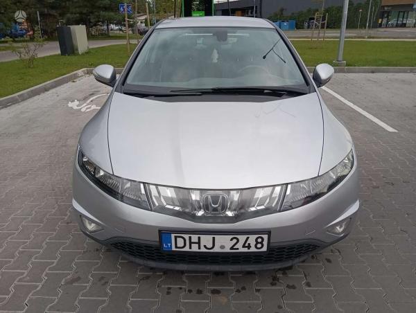 Хонда Цивик 2008 в Вильнюс на AUTOMOTO.COM.LV Серый Хонда Цивик 2008 в Вильнюс, объемом двигателя 1.80 л и пробегом 293 тыс. км за 3450 €, фото 5 на AUTOMOTO.COM.LV