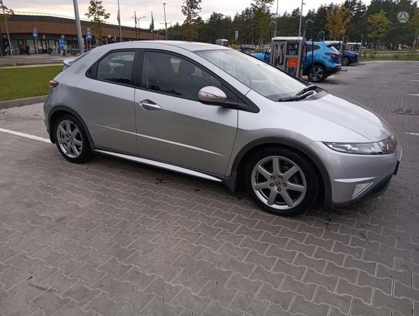 Хонда Цивик 2008 в Вильнюс на AUTOMOTO.COM.LV Серый Хонда Цивик 2008 в Вильнюс, объемом двигателя 1.80 л и пробегом 293 тыс. км за 3450 €, фото 9 на AUTOMOTO.COM.LV