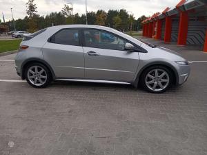 Grey Honda Civic 2008 in Vilnius, with an engine capacity of 1.80 L and mileage of 293 thousand km for 3450 €, photo 10 on AUTOMOTO.COM.LV