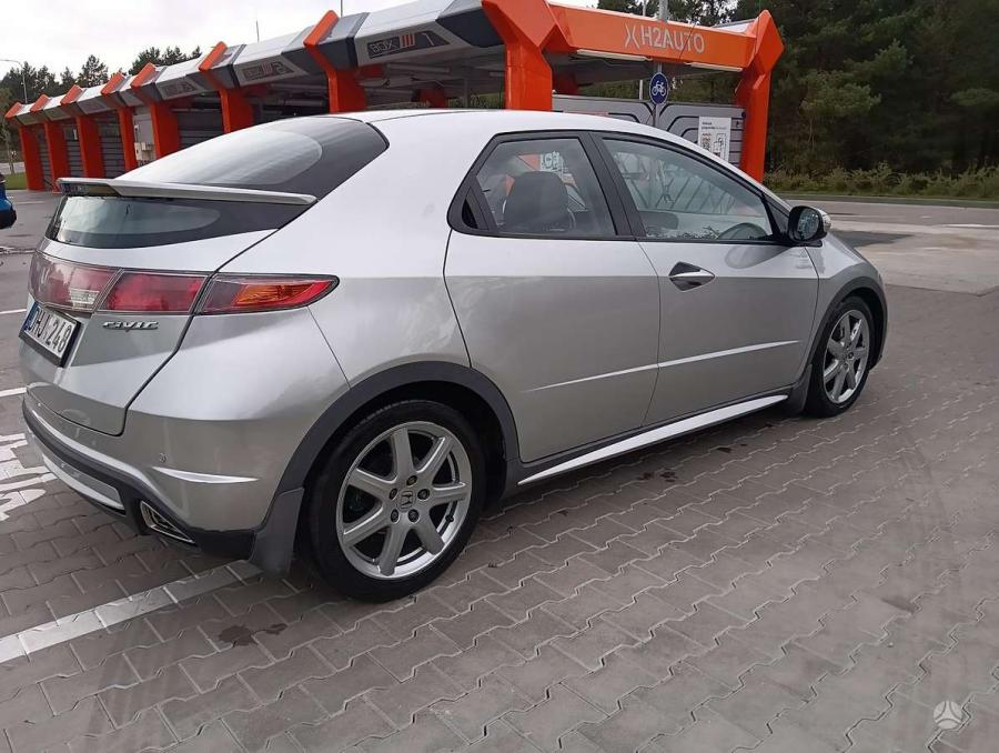 Grey Honda Civic 2008 in Vilnius, with an engine capacity of 1.80 L and mileage of 293 thousand km for 3450 €, photo 11 on AUTOMOTO.COM.LV