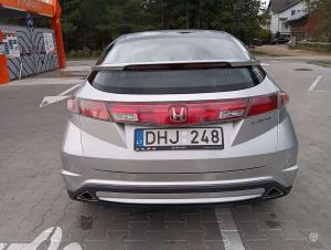 Grey Honda Civic 2008 in Vilnius, with an engine capacity of 1.80 L and mileage of 293 thousand km for 3450 €, photo 13 on AUTOMOTO.COM.LV