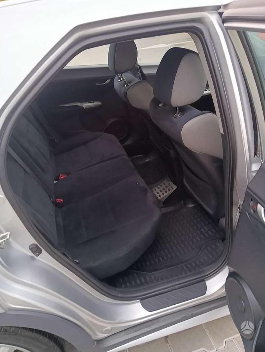 Grey Honda Civic 2008 in Vilnius, with an engine capacity of 1.80 L and mileage of 293 thousand km for 3450 €, photo 20 on AUTOMOTO.COM.LV